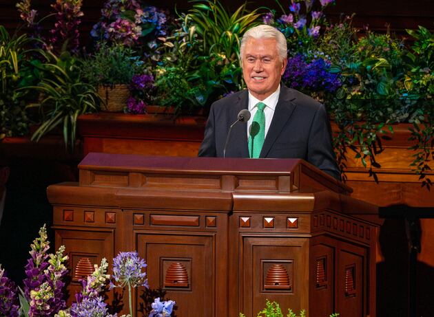 El presidente Dieter F. Uchtdorf es nombrado presidente en funciones ...